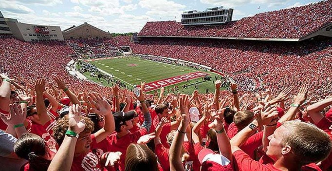 Best College Football Traditions - Mascot Passion